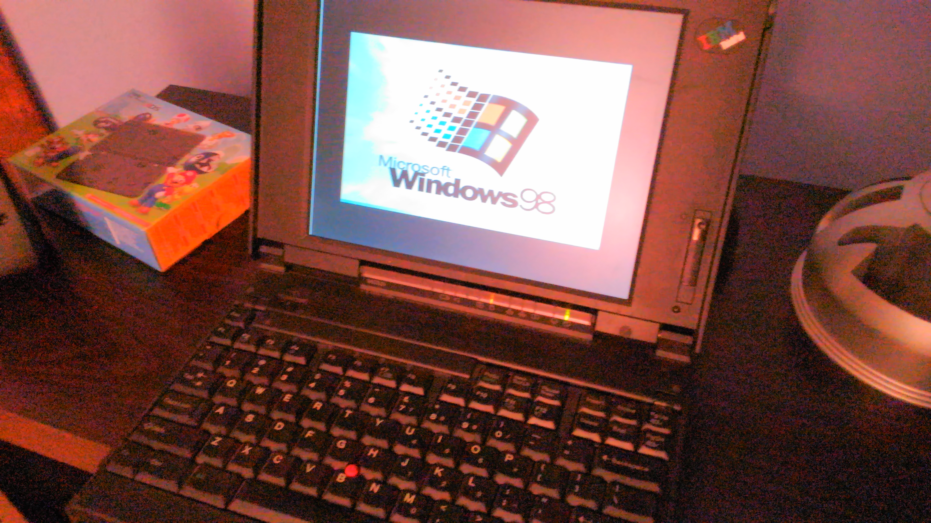 Dude Buys Ancient Laptop (From 1996) For $5, Finds Some Pretty Funky ...