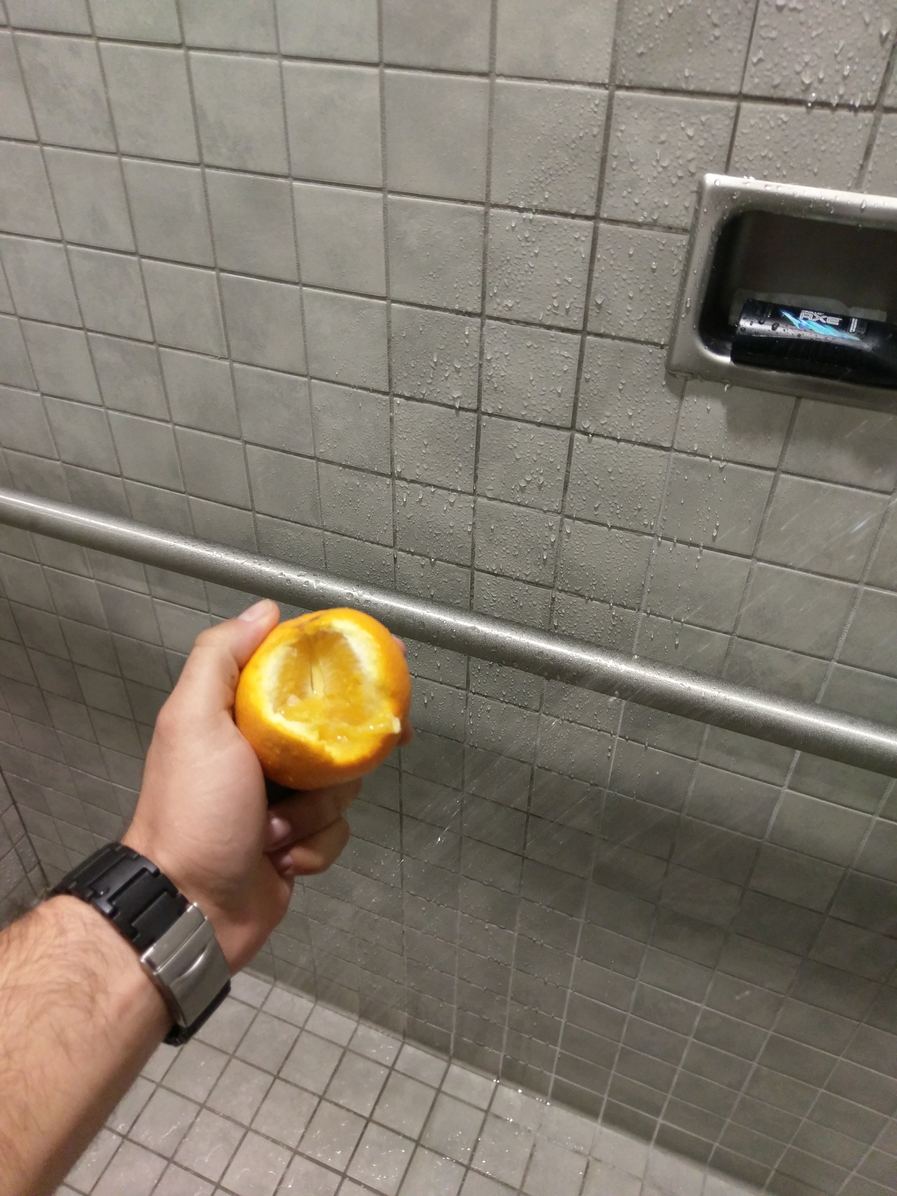 Latest Internet Craze Has People Eating Oranges In The Shower And The ...