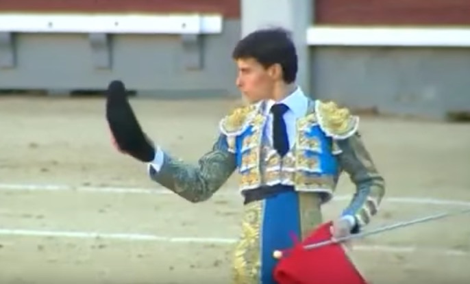 Angry Bull Gores Novice Fighter Through The Throat, Shreds Him Like ...