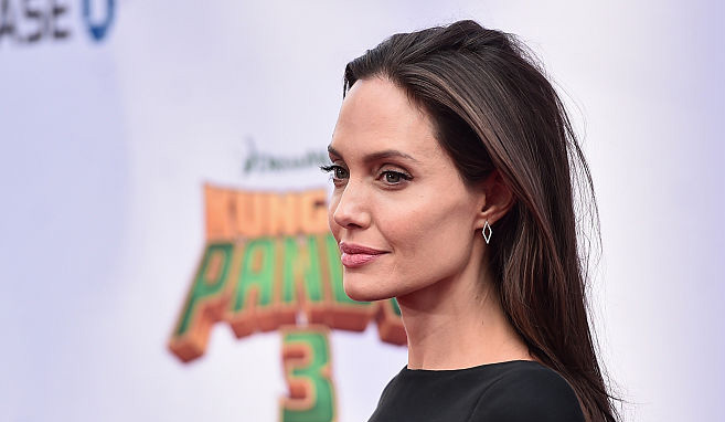This Mom Looks So Much Like Angelina Jolie She Gets Stopped By ...