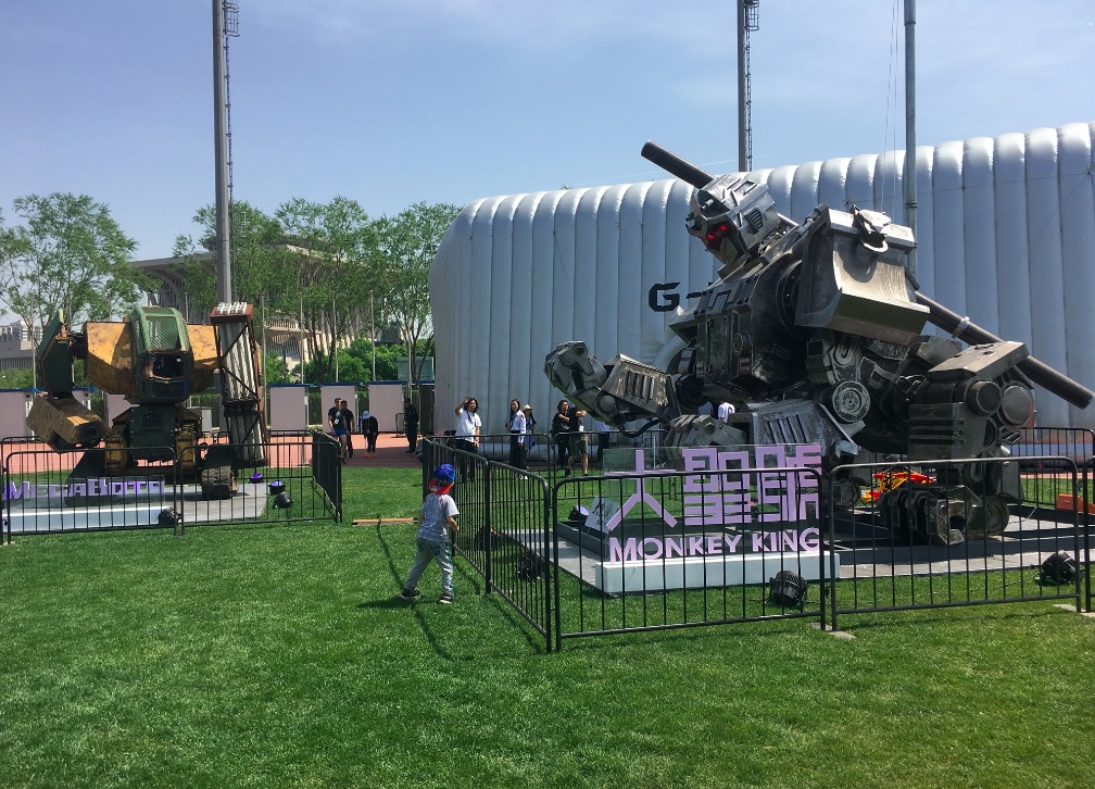 China's Trying To Catch An Ass Whooping, Unveils Giant Deadly Robot To ...