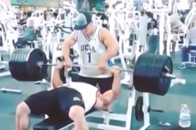 Powerlifter Famous On Instagram Called Out For Using Fake Weights, Here ...