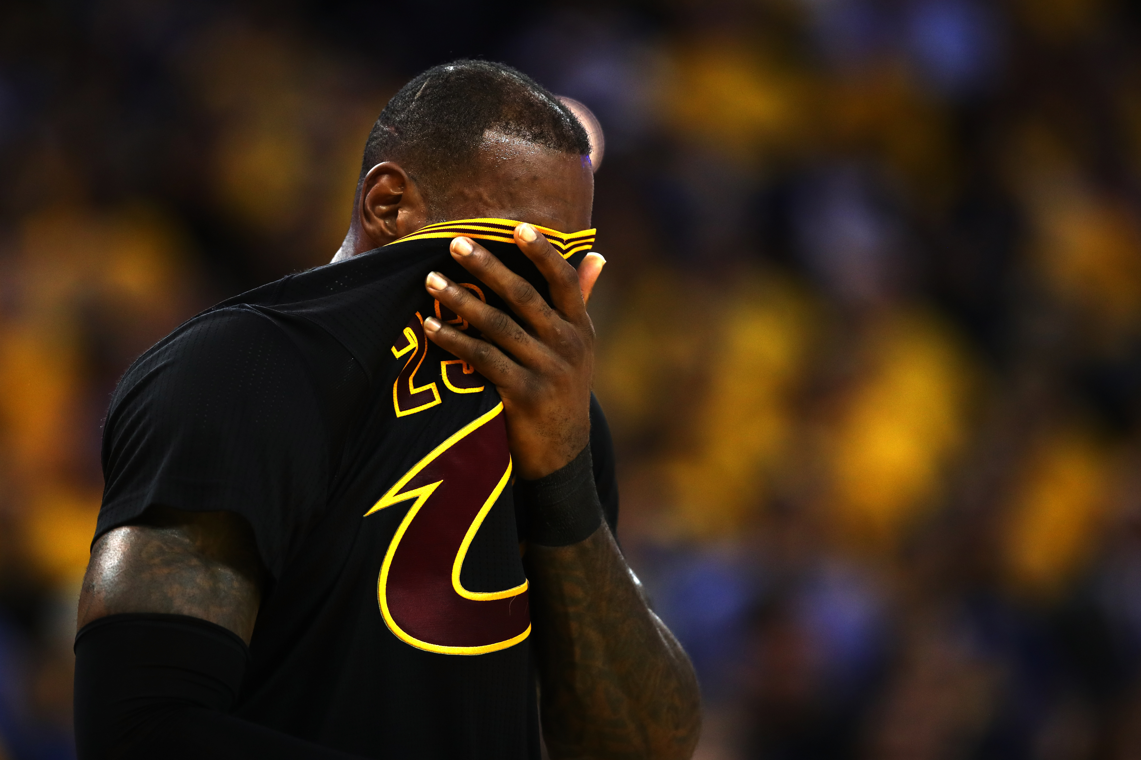 LeBron James Brilliantly Shuts Down Reporter Who Asks If He's Tired ...
