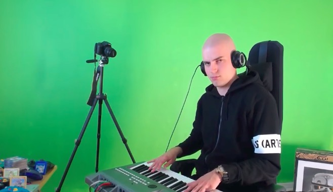 Dude Plays 'Africa' By Toto Using Every Sound On His Synthesizer And It ...