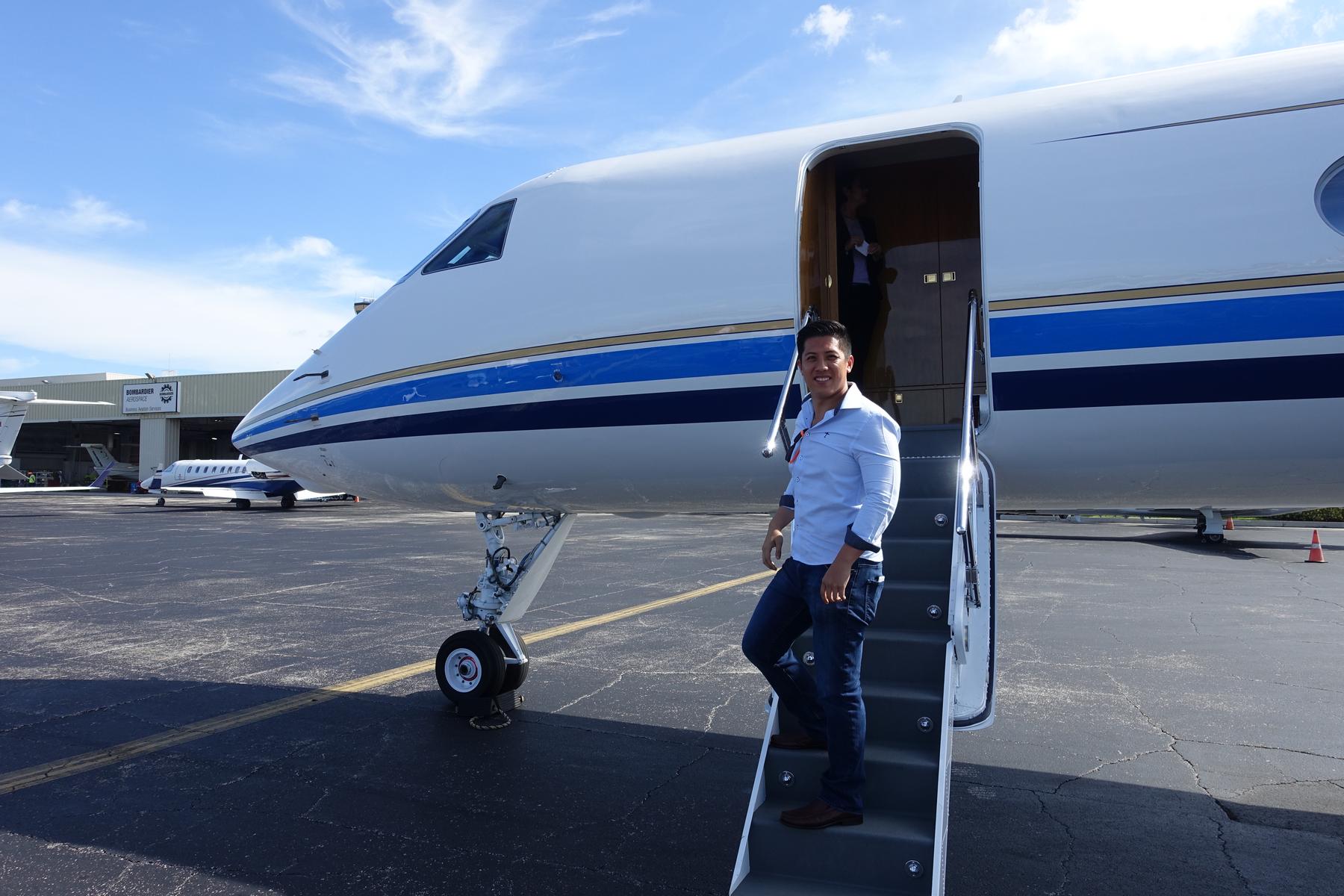 How A Travel Blogger Flew From Miami To Chicago On A Gulfstream 5 ...