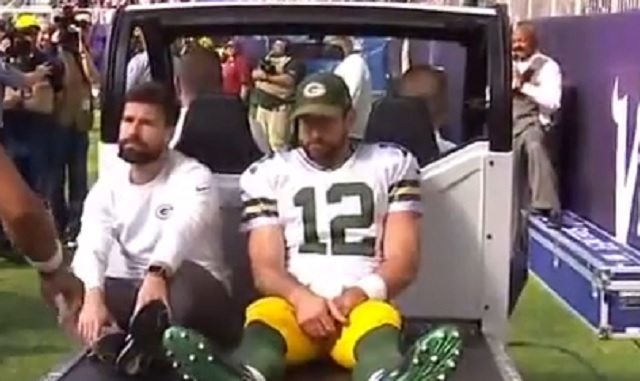 Aaron Rodgers Carted Off To The Locker Room After Apparent Shoulder ...