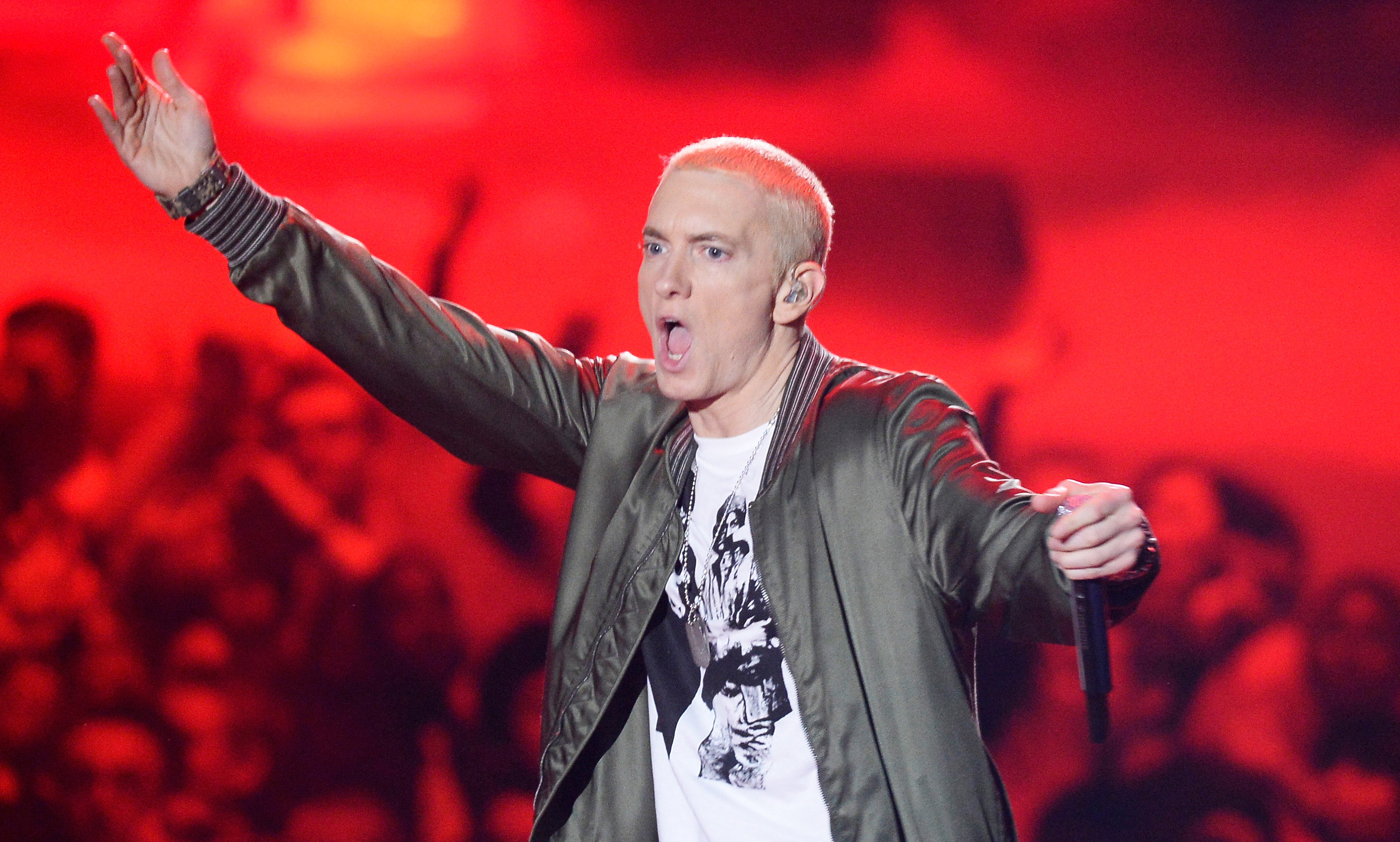 Eminem Shouts Out Colin Kaepernick In A Blistering, 5-Minute Freestyle ...
