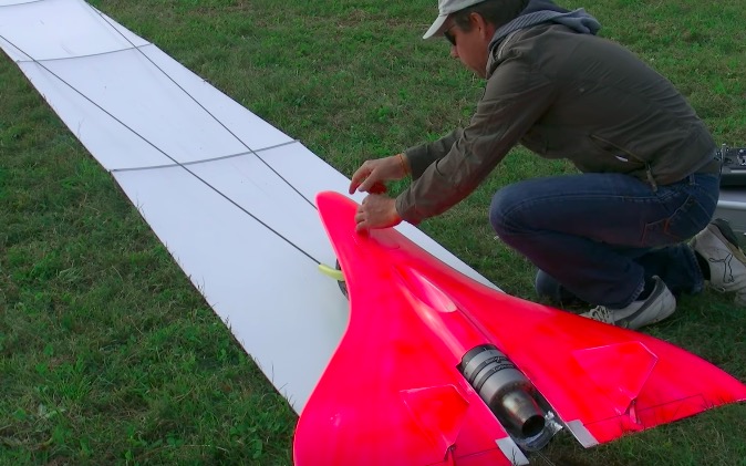 Remote-Controlled Model Jet Sets RC World Record With Mind-Blowing 451 ...