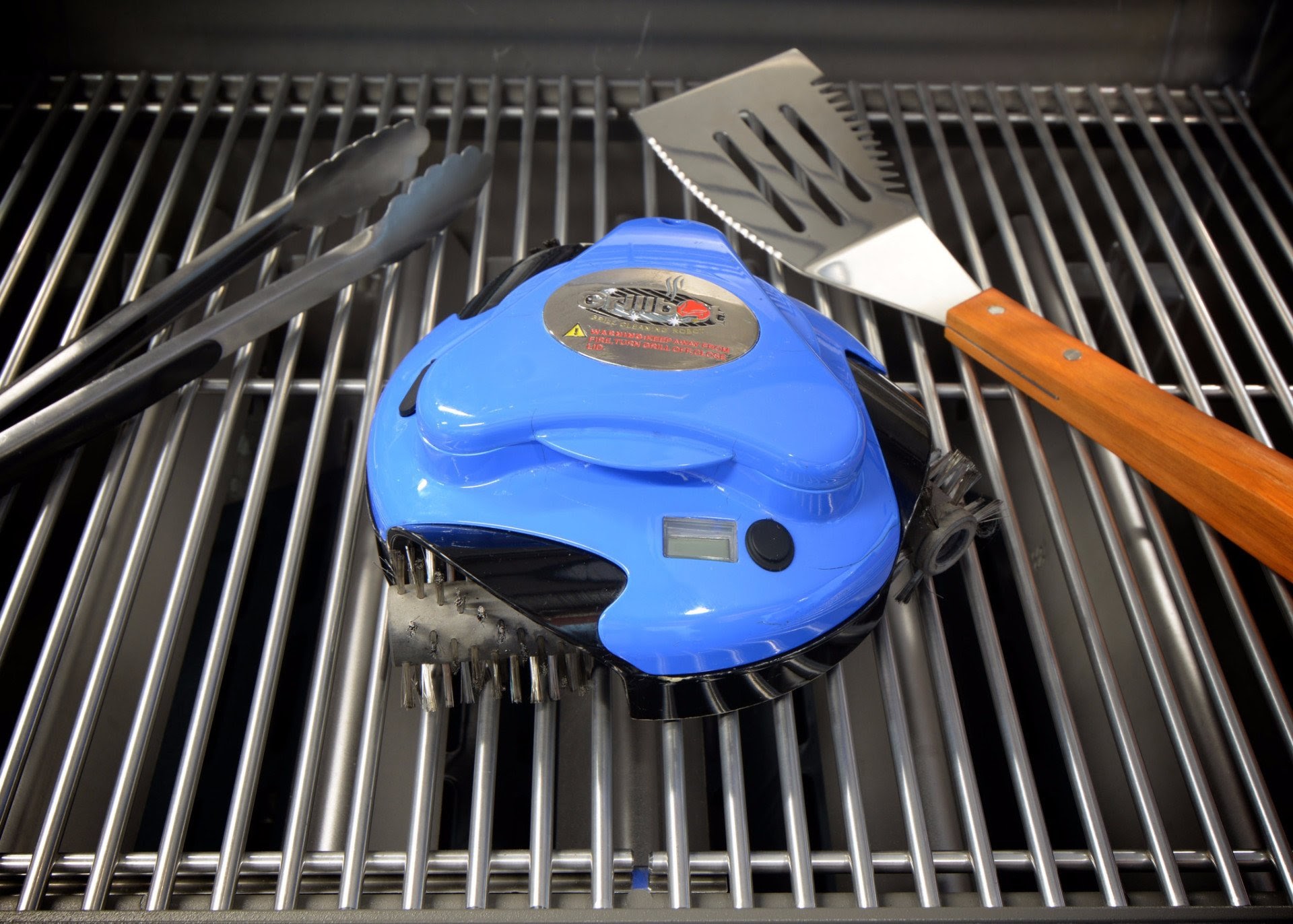 Grillbot Keeps Your Grill Looking Sparkling New And Saves A Ton Of ...