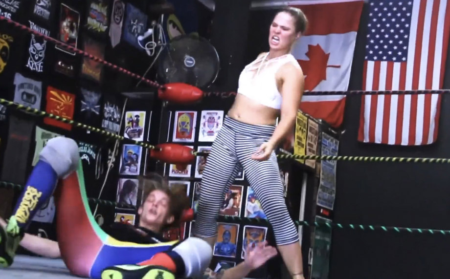Here's Your First Look At Ronda Rousey Training For WWE Debut At ...