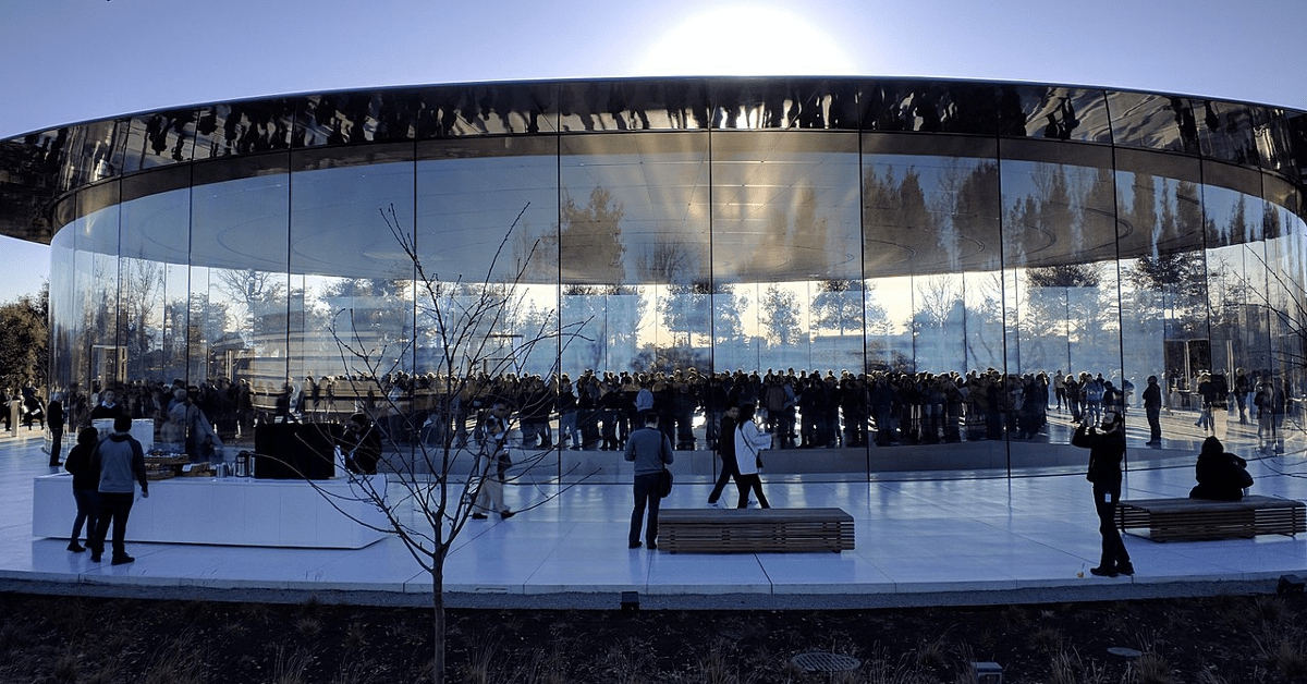 Apple Employees Are Actually Injuring Themselves By Walking Into Glass ...