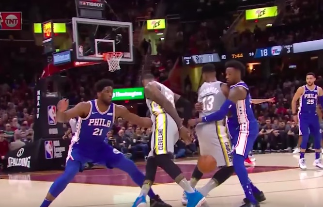 LeBron James Goes Behind-The-Back And Through-The-Legs In A Career Top ...