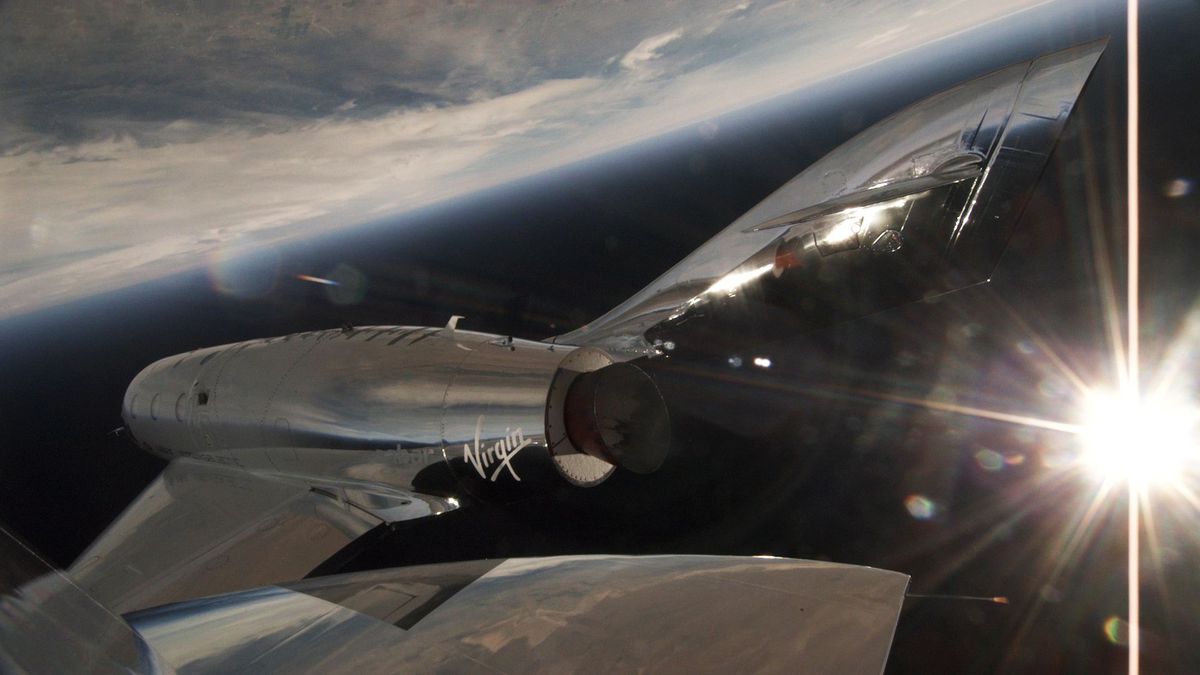 Watch Virgin Galactic's New SpaceshipTwo Soar 16 Miles In The Sky With ...