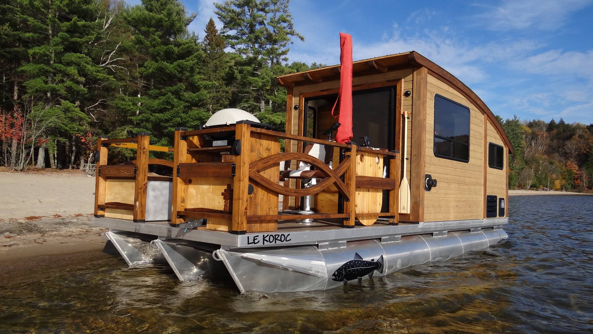 Daigno's Le Koroc Solar-Powered Tiny Houseboat Is Perfect For Getting ...