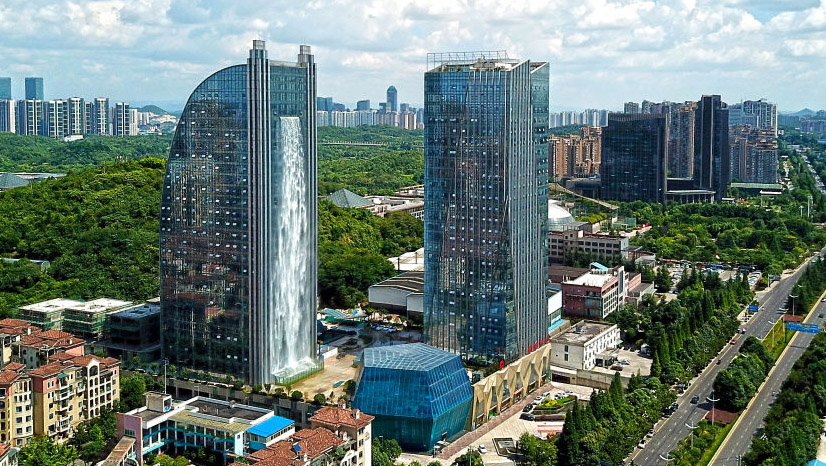 A Chinese Company Put A 350-Foot Waterfall On The Side Of A Skyscraper ...