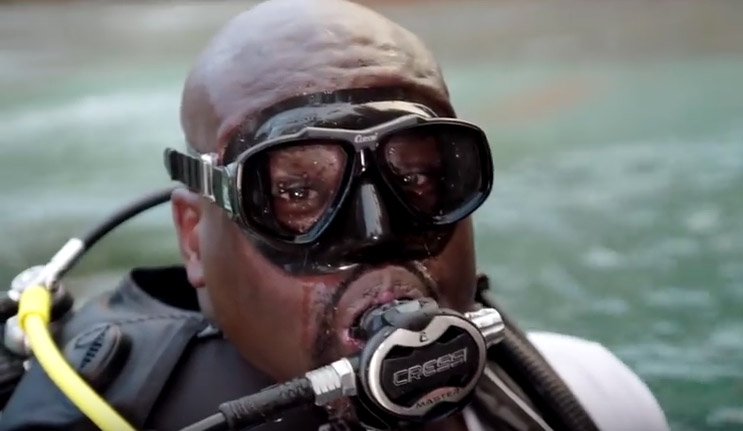 A Shark Broke Into Shaq's Cage On 'Shark Week' And He Had To Bail ...