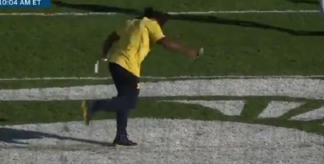 Michigan LB Devin Bush Disrespectfully Stomps On Michigan State's ...