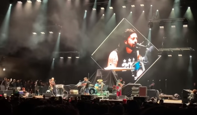 Watch Surviving Nirvana Members Reunite At Cal Jam '18 And Play Nirvana ...