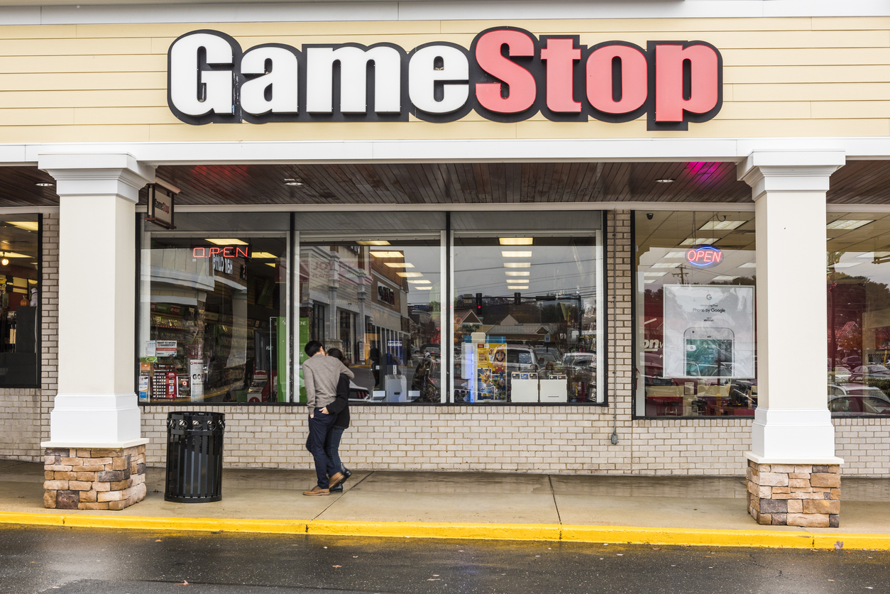 Dude Destroys An Entire GameStop Store After Employee Wouldn't Let Him ...