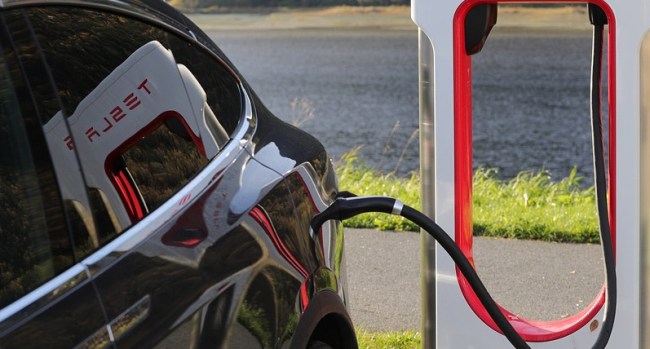 Woman Goes Viral For Trying To Fill Up Her Electric Tesla With Gas And ...