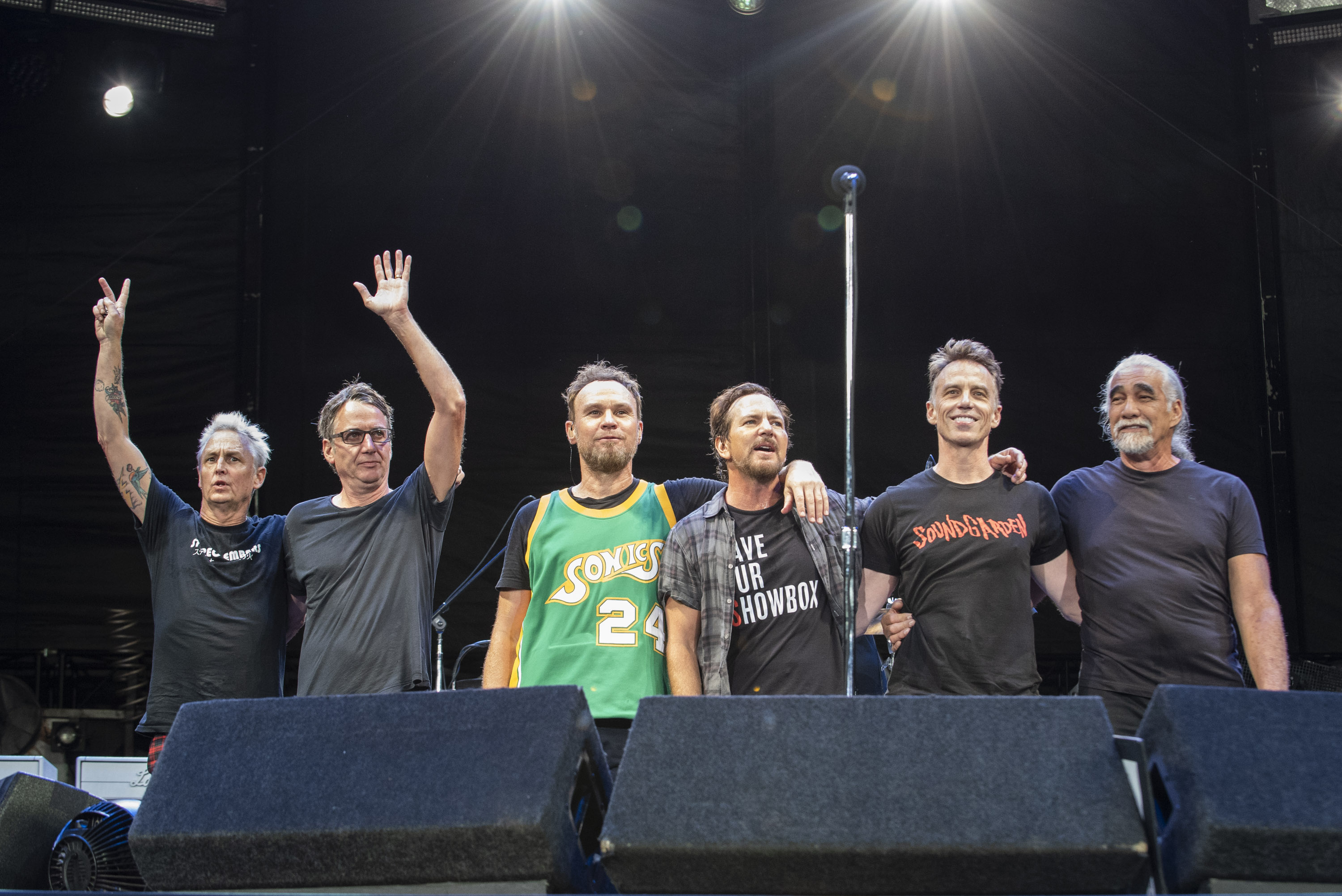 Pearl Jam Confirm New Album's Coming, Explain How Chris Cornell's Death ...