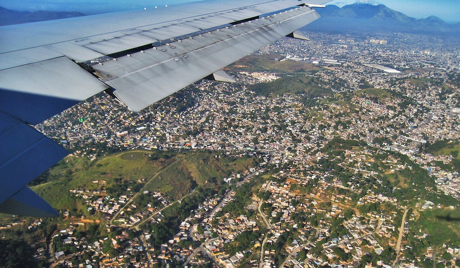 The 'Fake Plane Ride Challenge' Is The Latest Ridiculous Viral Craze ...