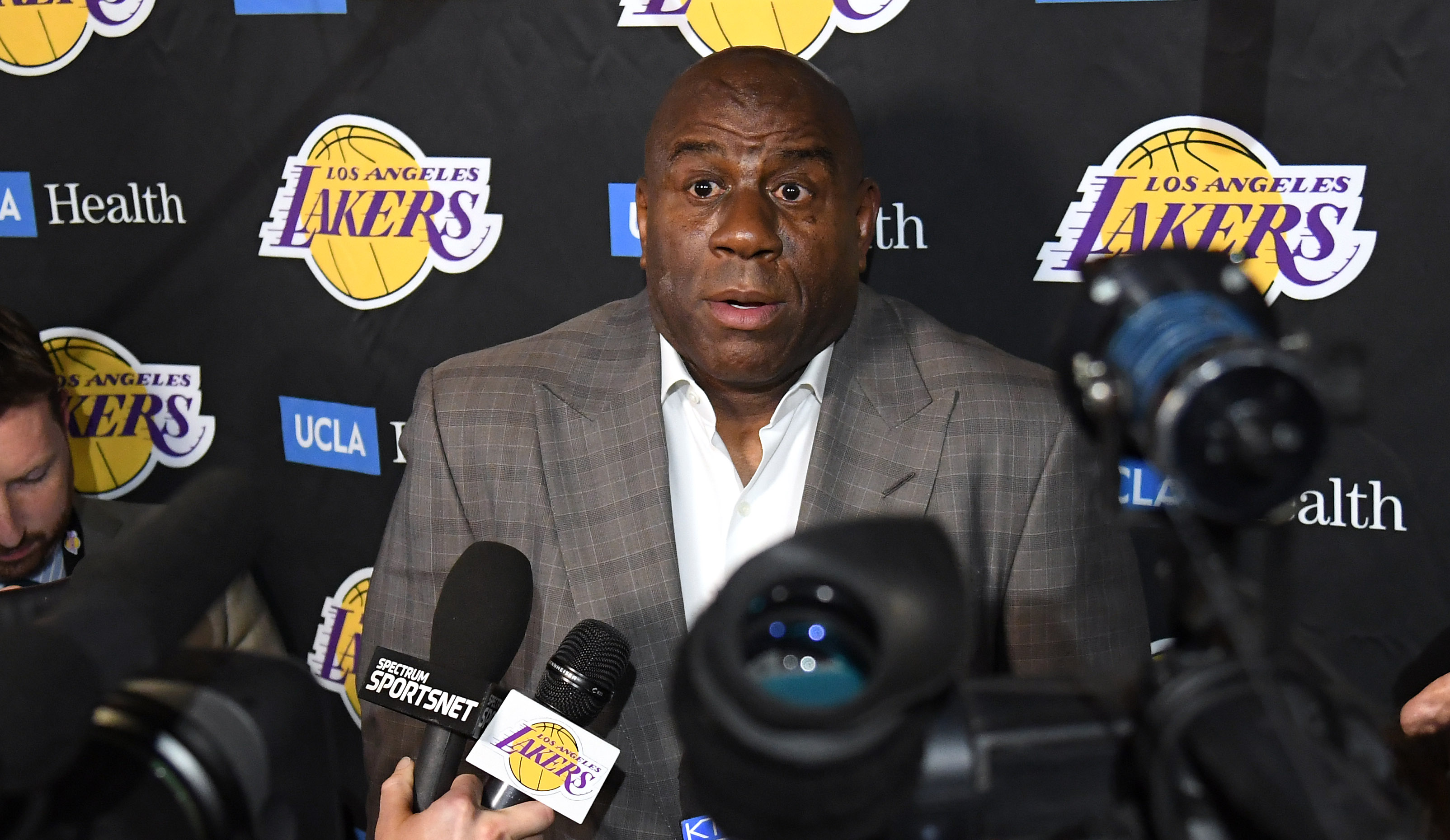 Magic Johnson Saying 'I'm Not Gonna Be Here' At His Resignation Presser ...