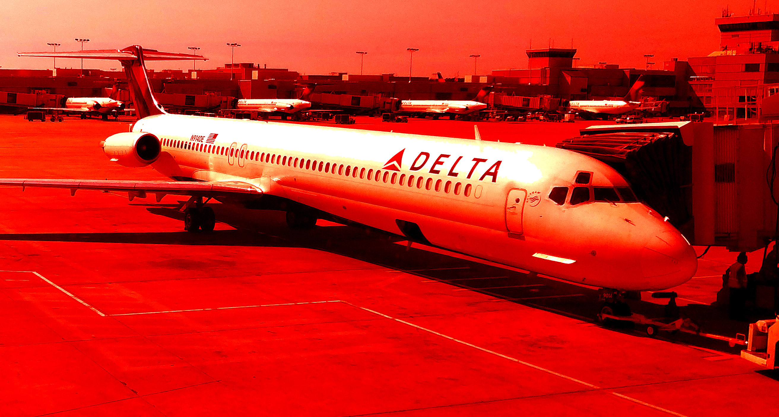Chaos Reigns As Passengers Stuck On A Delta Flight Delayed For 7+ Hours ...