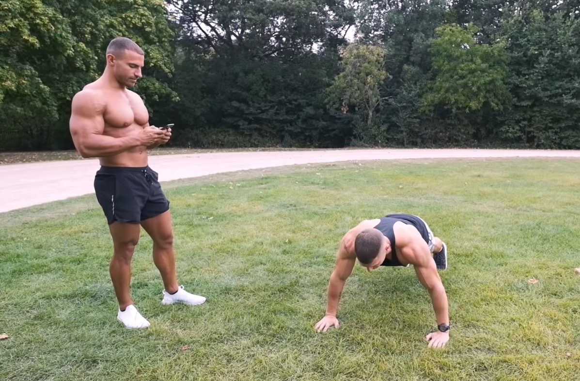 These 2 Bodybuilders Attempting The Army Personal Fitness Test Prove It ...