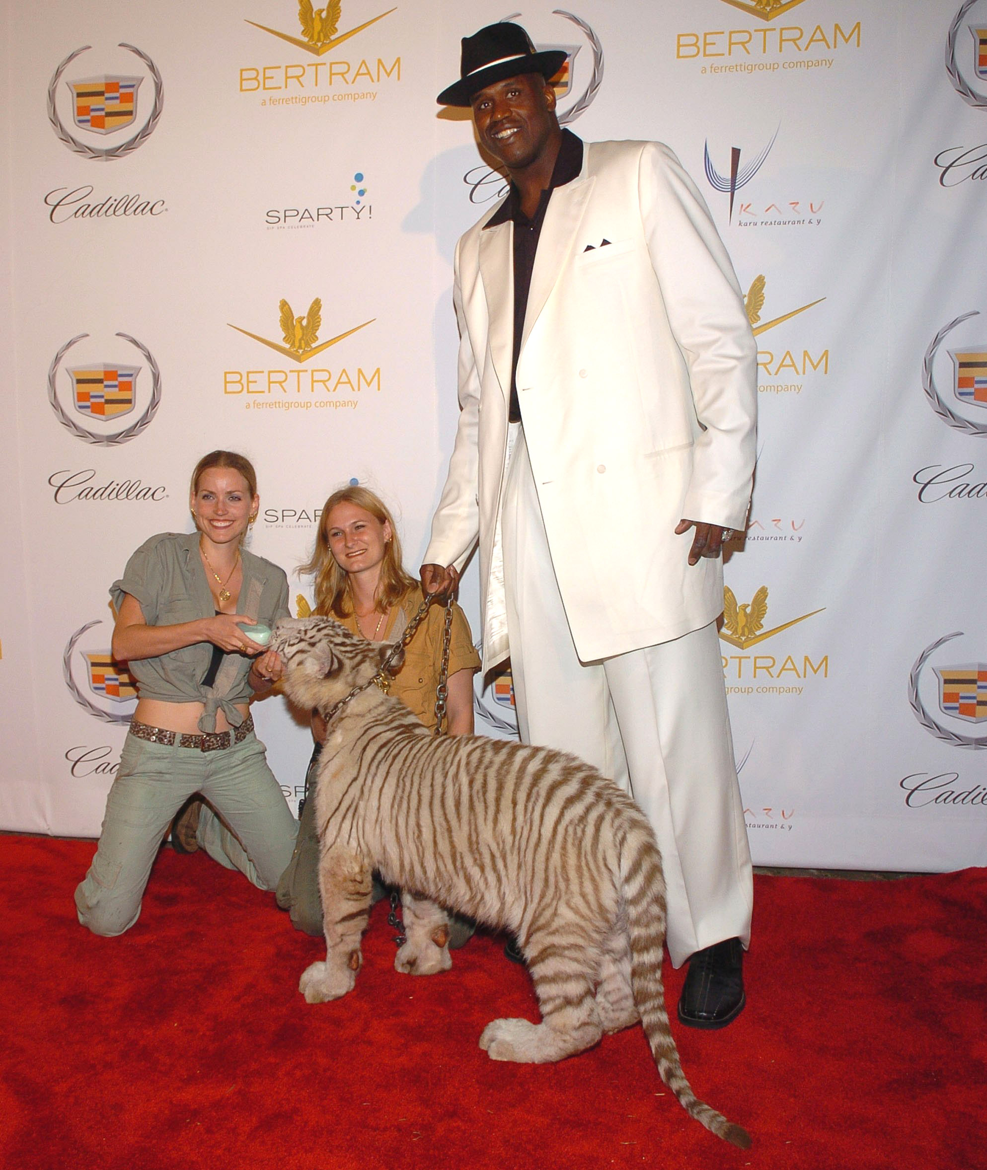 Shaq Denies Being Friends With Joe Exotic, Facetimed Jeff Lowe ...