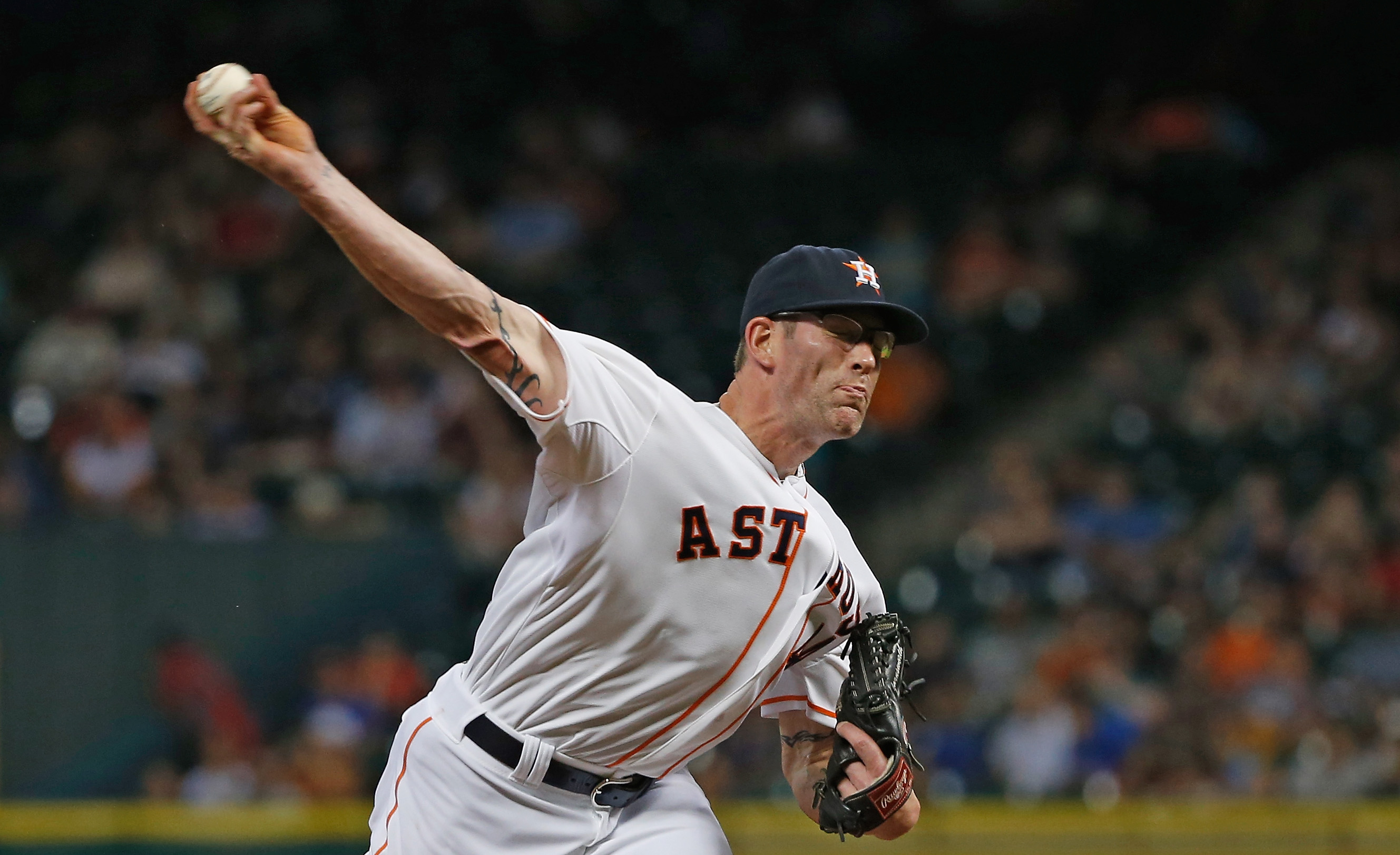 Retired MLB Pitcher Kyle Farnsworth Is Still Breaking Clavicles At 44 ...