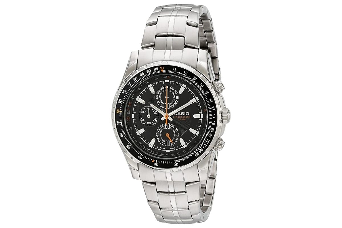 The Best Aviator Watches That Will Pair Well With Any Man's Wardrobe