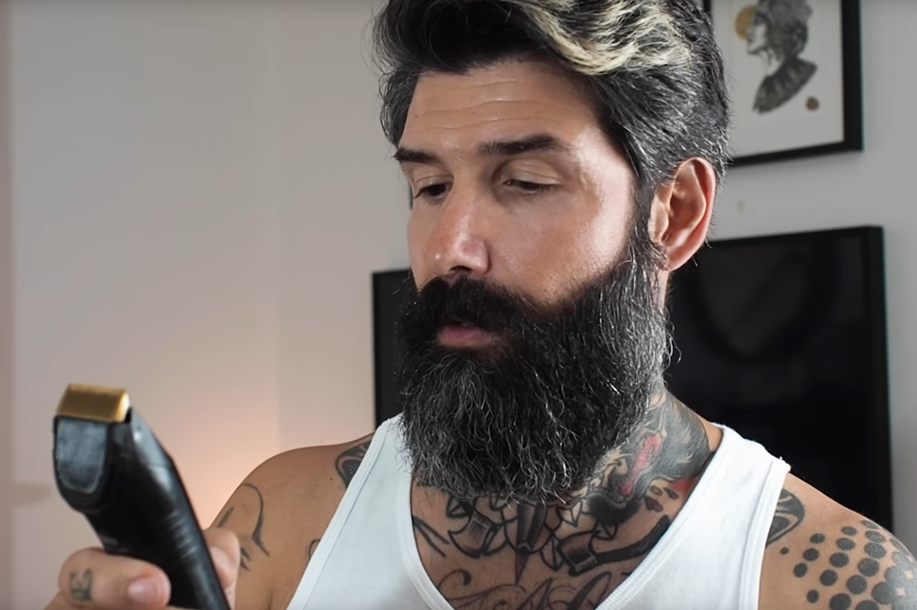 Professional Beard Model Shaves His Face For The First Time In 10 Years ...