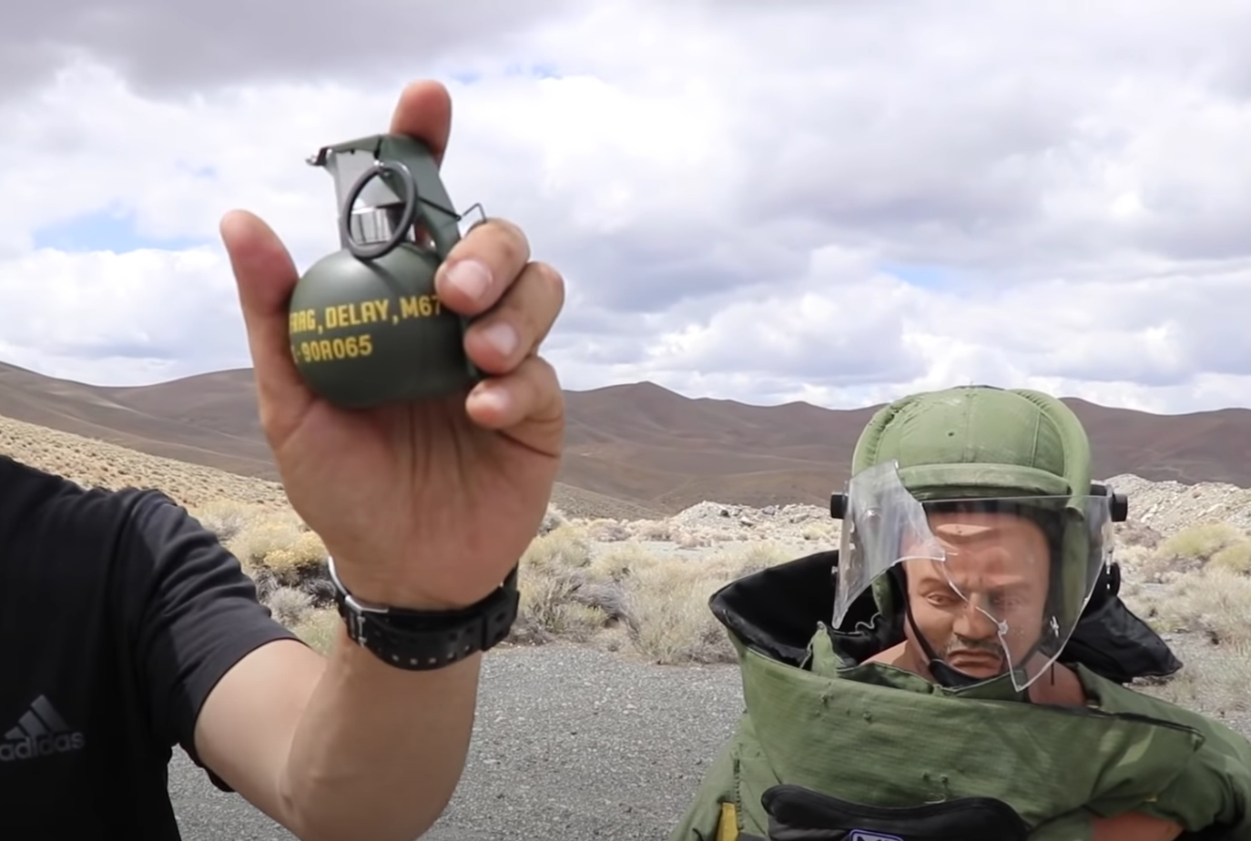 Guy Tests A Bomb Suit Against An M67 Frag Grenade To See How Well These ...