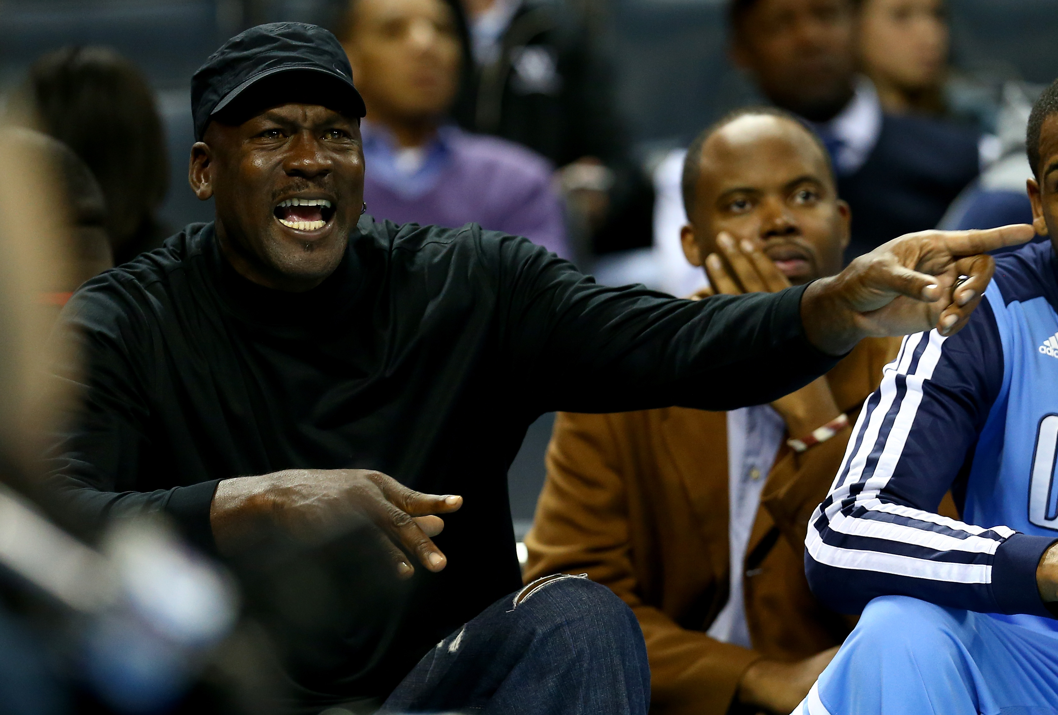 Michael Jordan's Sneaky One-On-One Tricks Versus Bobcats Players Sound ...