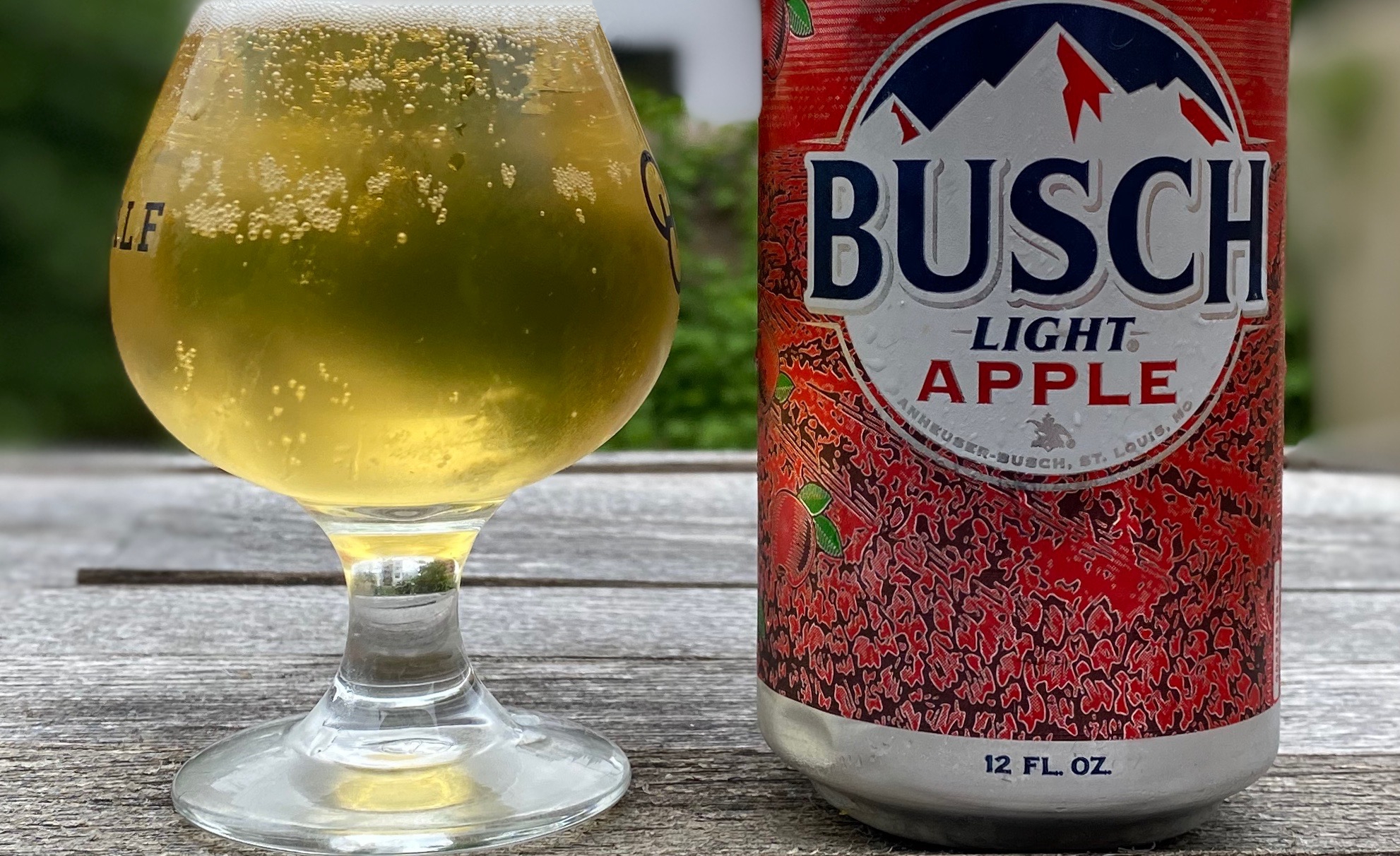 Busch Light Apple Review—A Beer You'd Never Think Of And A Combo That ...