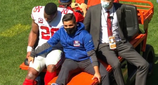 Saquon Barkley Carted To Locker Room With Apparent Knee Injury - BroBible