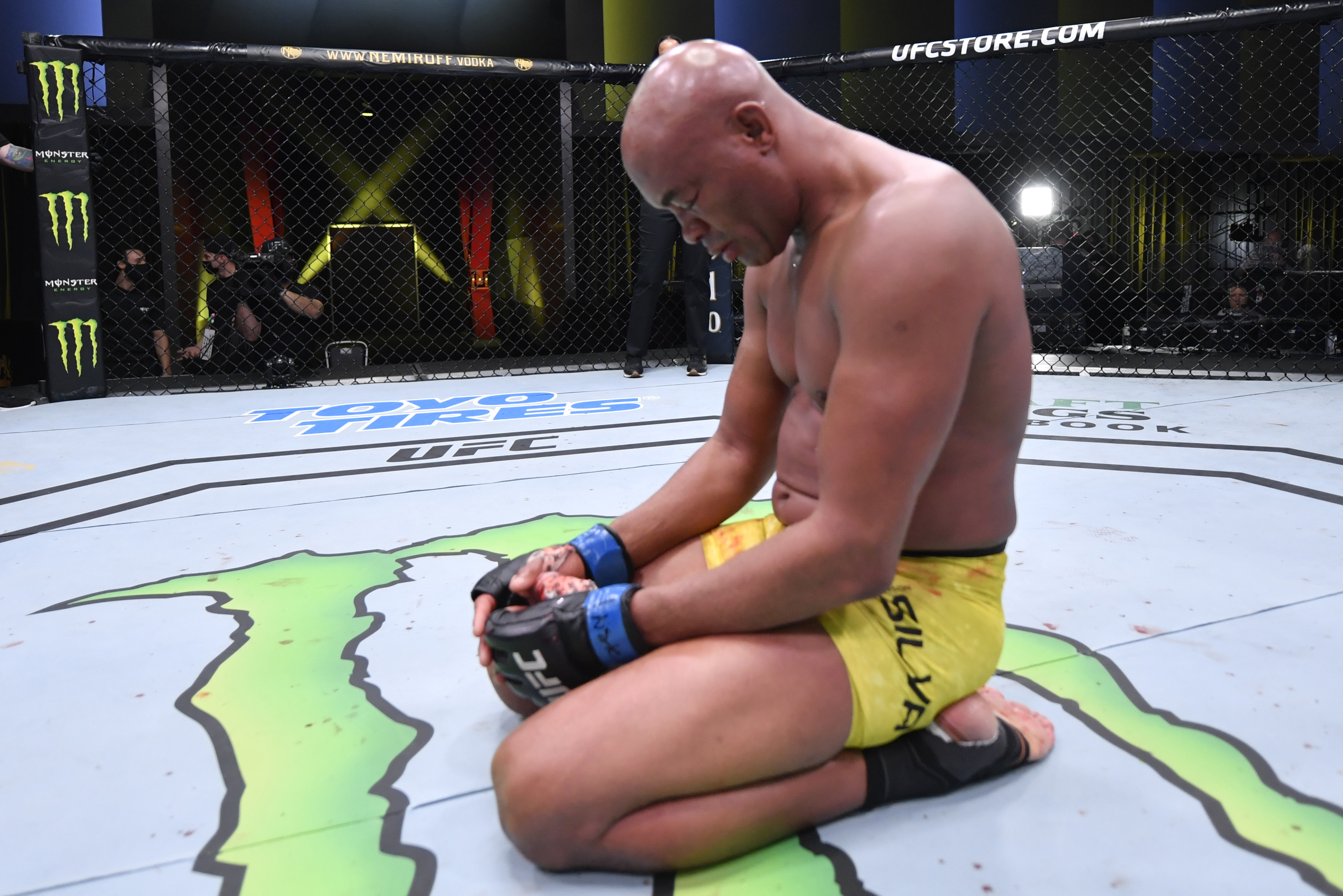 Anderson Silva Gets Knocked Out In His Final UFC Fight Against Uriah ...