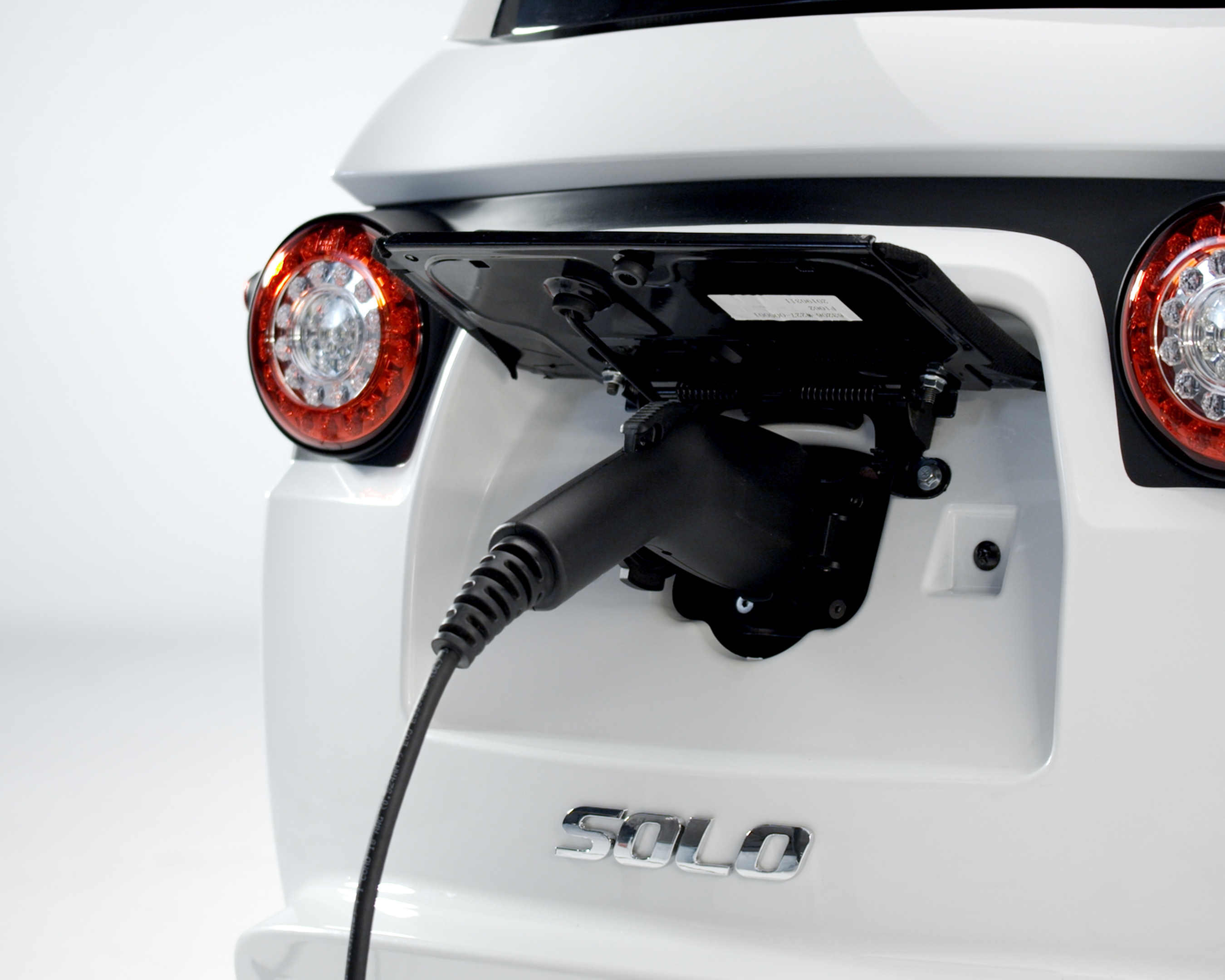 Test Driving The ElectraMeccanica SOLO - A Truly Revolutionary Electric ...