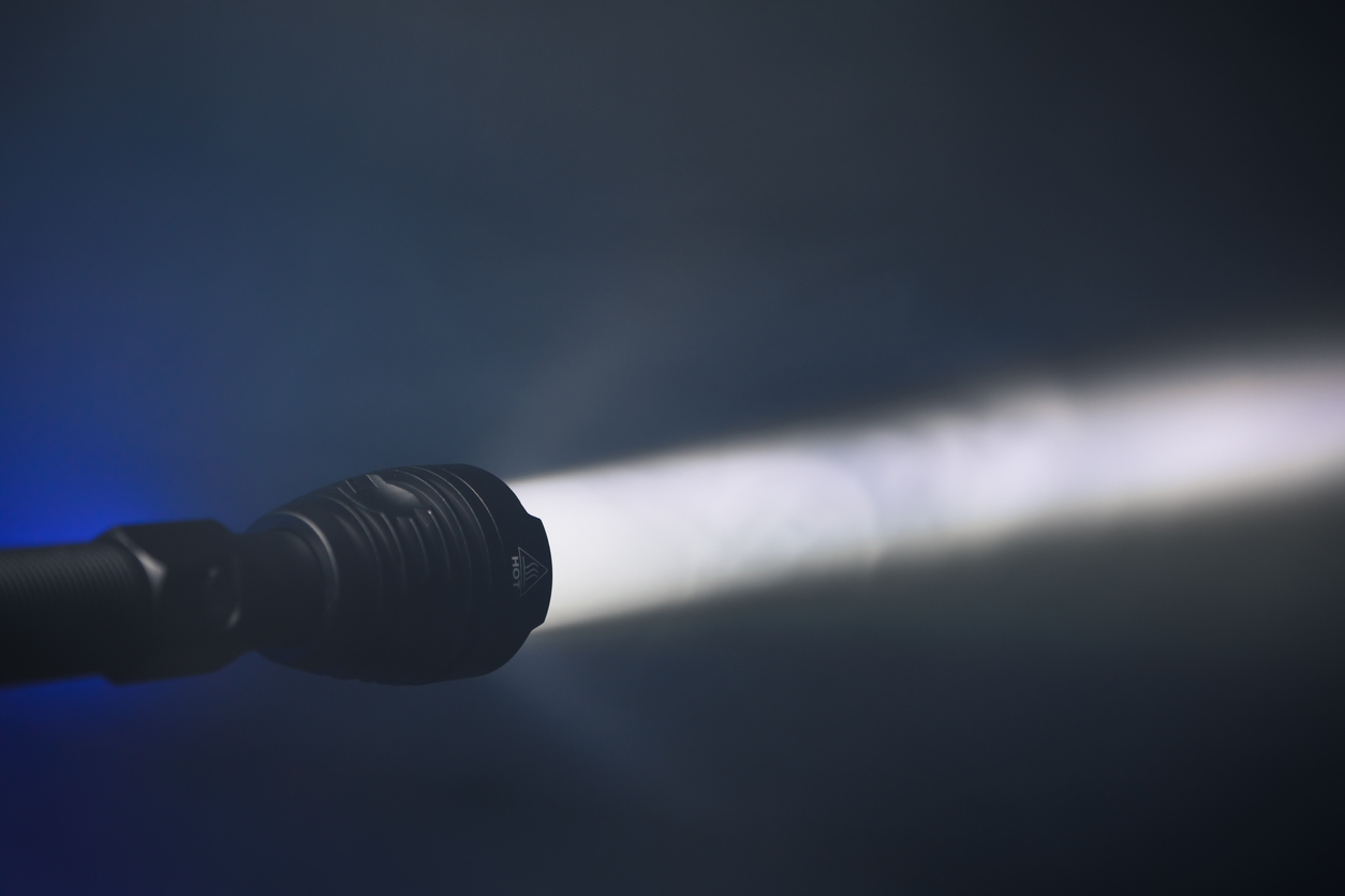 YouTubers Make 'World's Brightest Flashlight' With 1.4 Million Lumen ...