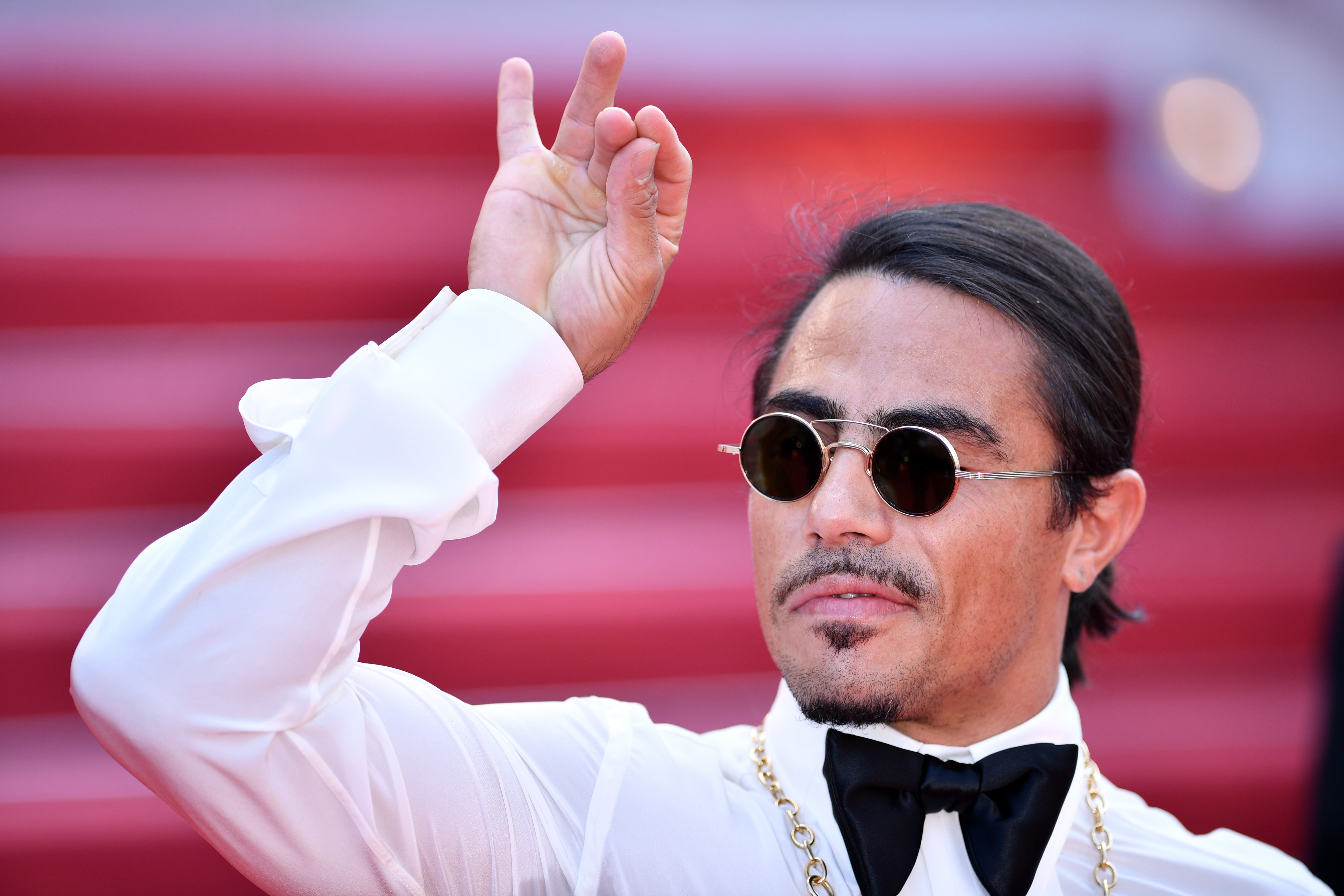 The Internet Reacts To Viral Video Of Salt Bae Feeding Woman In Front ...