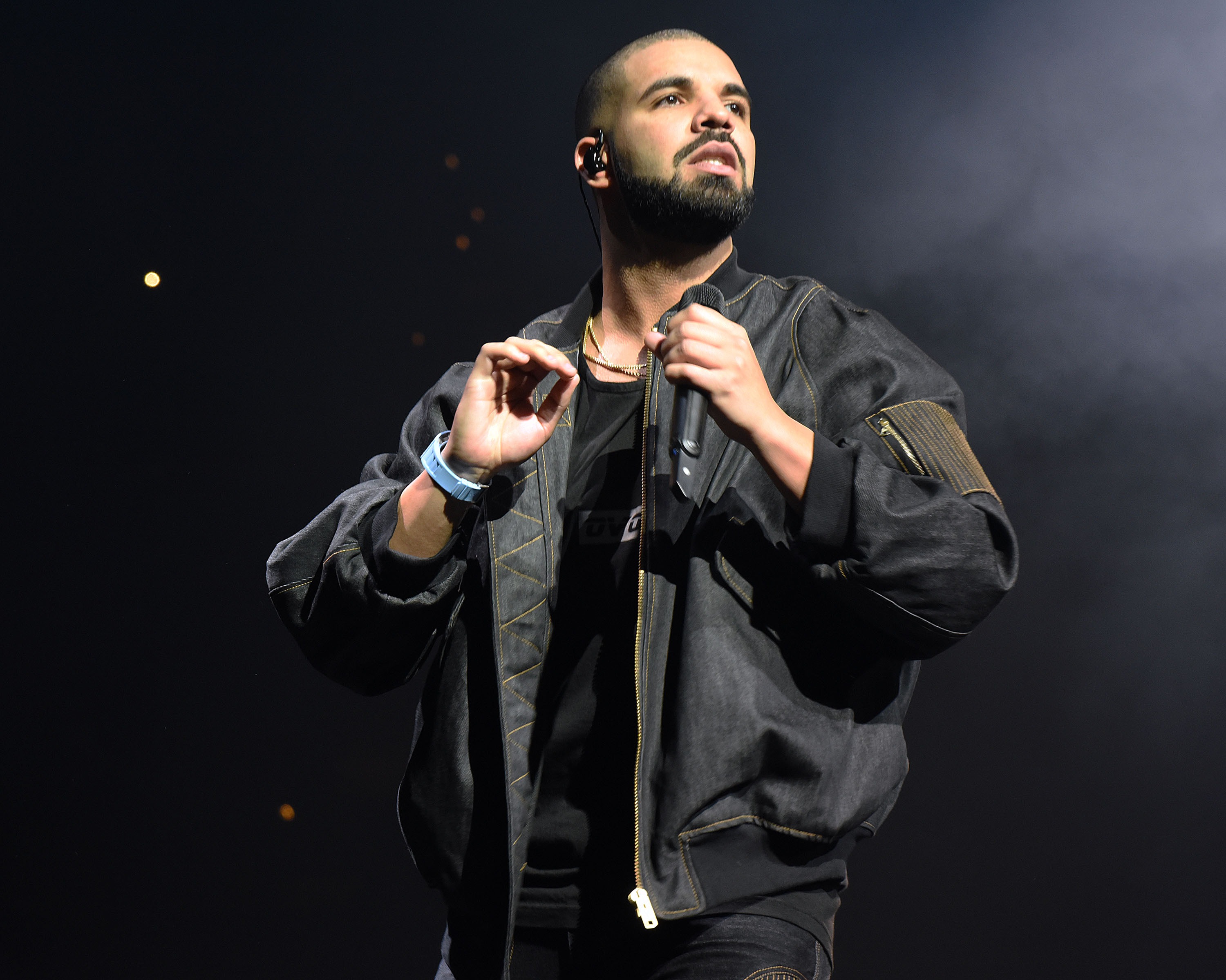 Drake Accused Of Hooking Up With Singer Naomi Sharon And Ruining Her 8 ...