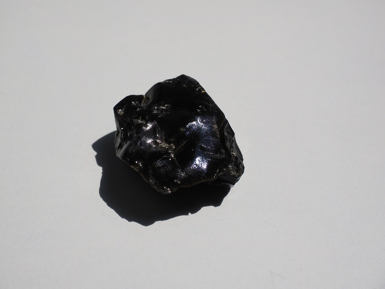Hydraulic Press Gets Destroyed While Trying To Crush Obsidian