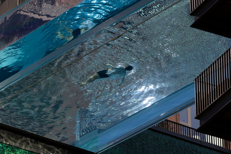 London Builds First Transparent Pool That Connects Between Two Skyscrapers