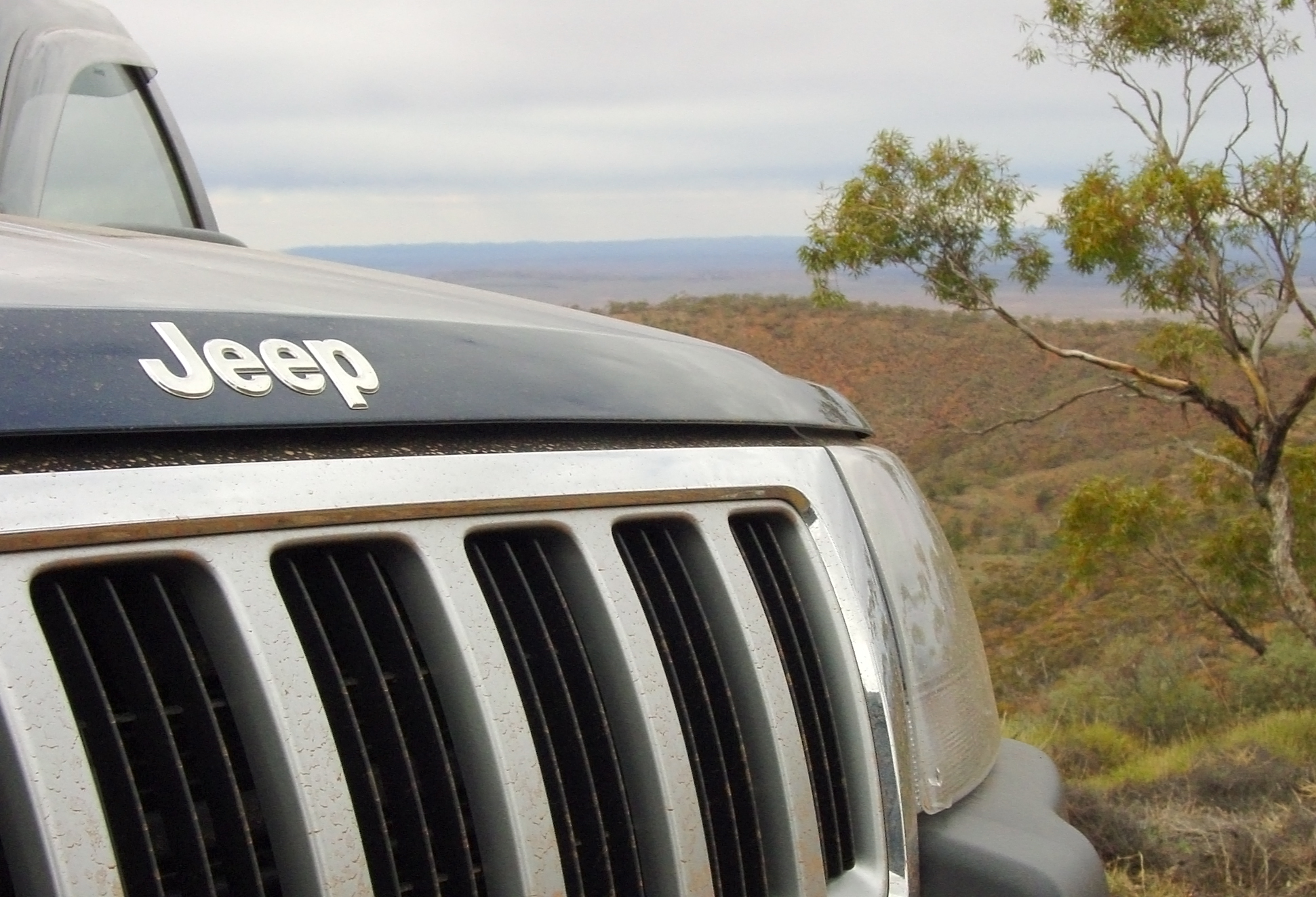 Guys Turn Jeep Grand Cherokee ZJ Into A Convertible Using A Sawzall