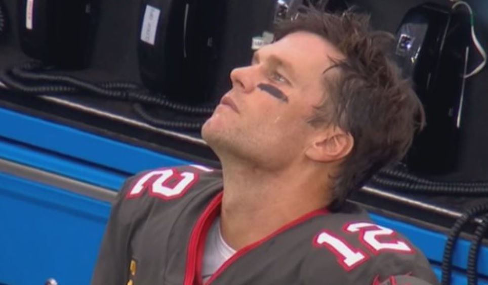 Video Shows Visibly Frustrated Tom Brady Cursing To Himself On The ...