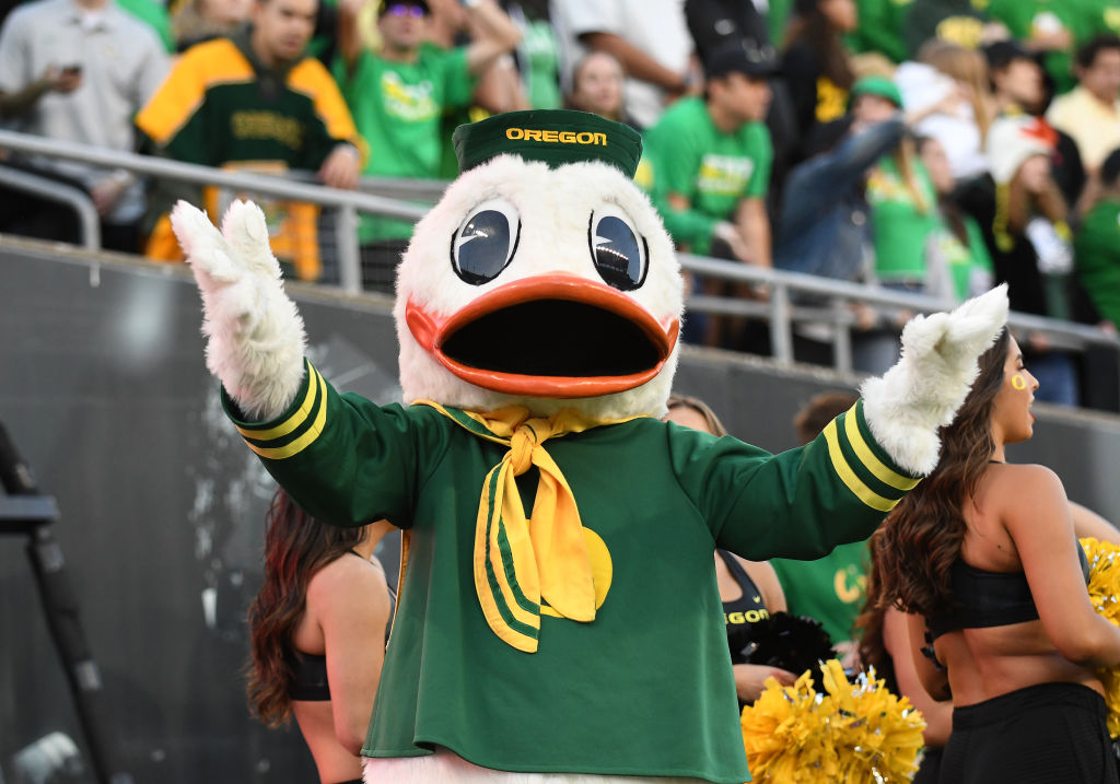 The Oregon Duck Roasted A Fan On Twitter During His Team's Bye Week