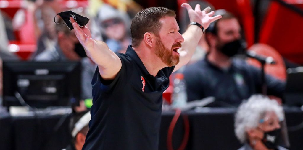 Texas Basketball Coach Chris Beard Gives Up Beer For 2021/22 Season