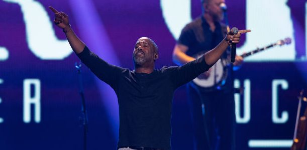 Darius Rucker Hilariously Scares People At Wax Museum For Halloween