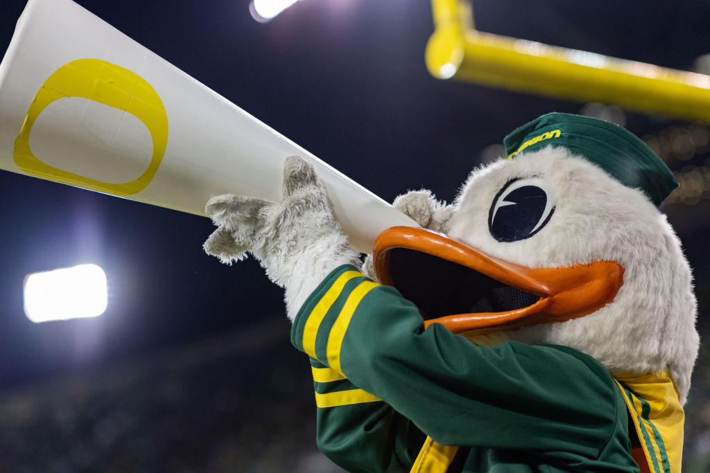 College Football Fans React To Oregon's 'Eggshell' Uniforms